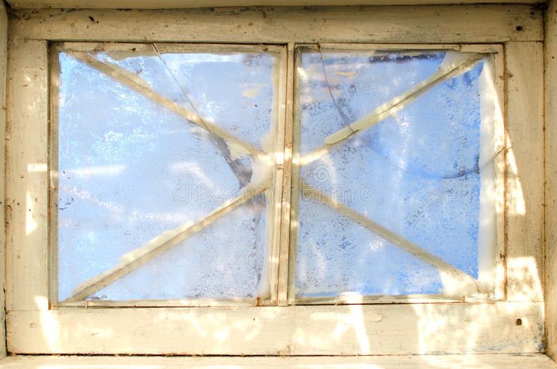 Ventana Agrietada Vieja De Sindebele Imagen de archivo - Imagen de ...