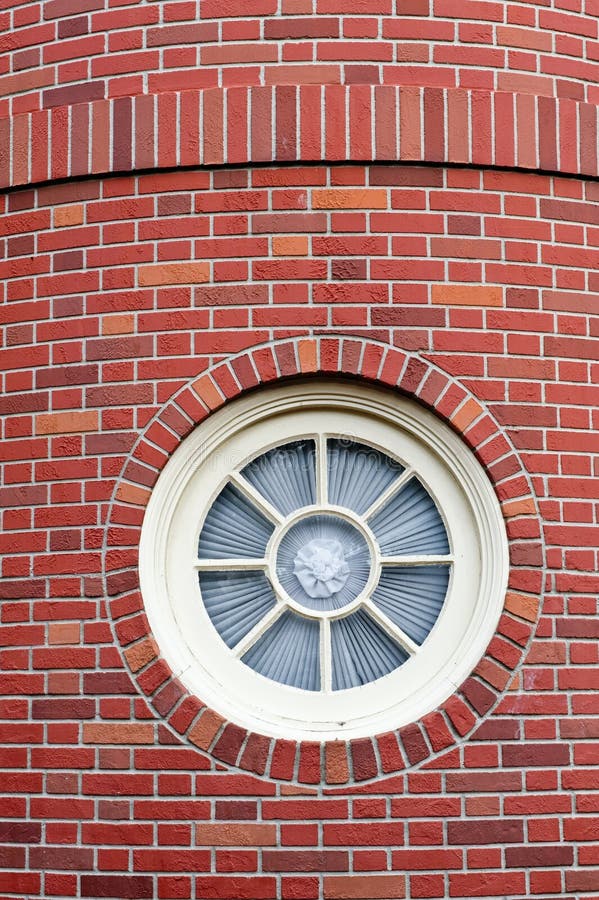 Ventana circular imagen de archivo. Imagen de circular - 4995411