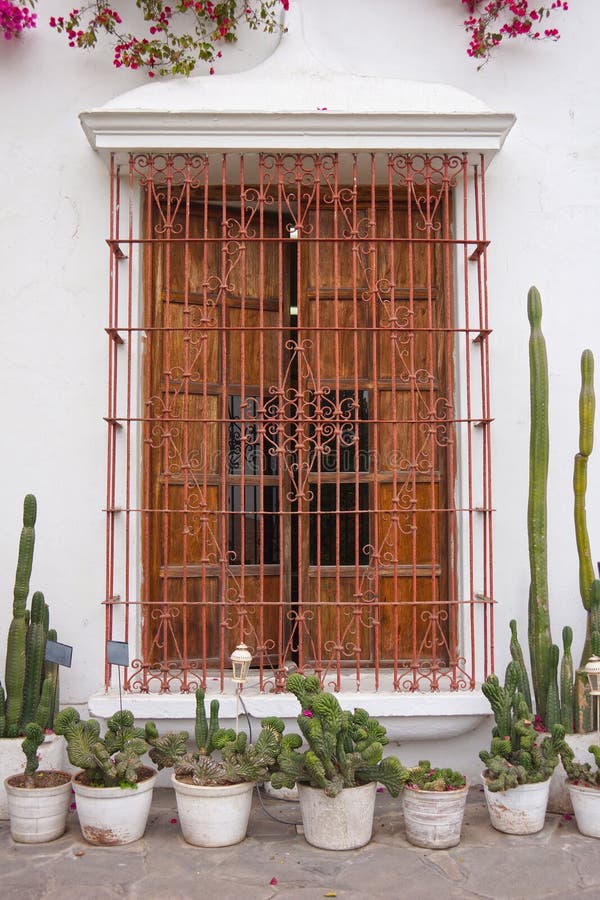 Ventana colonial foto de archivo. Imagen de colonial, sitio - 1670418