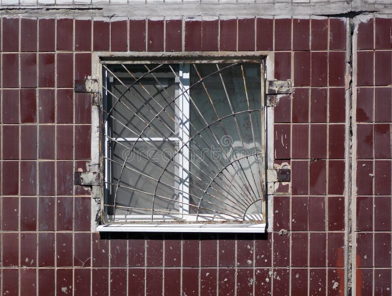 Ventana Sucia Obstruida Vieja De La Fachada Imagen de archivo - Imagen ...