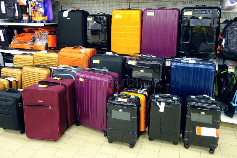 Vente Des Valises Dans Le Magasin Photo stock - Image of traitement ...