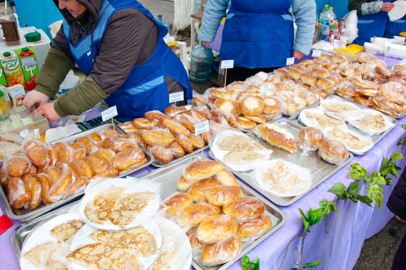 Vente Du Repas Russe Traditionnel Sur Maslenitsa Dans Mascow, La Russie ...