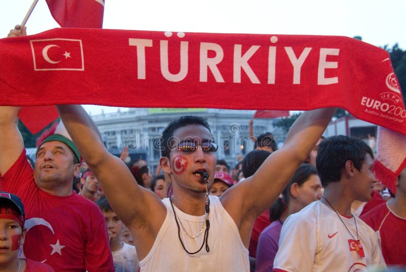 Lire Turque De Devise Nationale Sur Le Drapeau Turc Photo stock ...