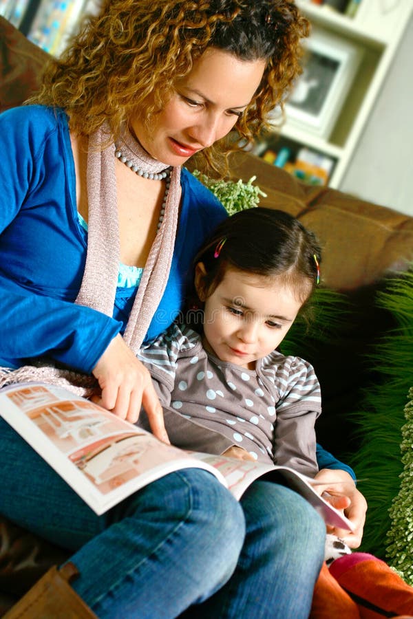 Verbringen Der Kostbaren Zeit Stockbild - Bild von unschuld, konzentrat ...