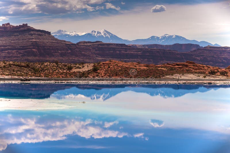 Verdampfung Staut Nahe Pottasche-Straße in Moab Utah Stockbild - Bild ...
