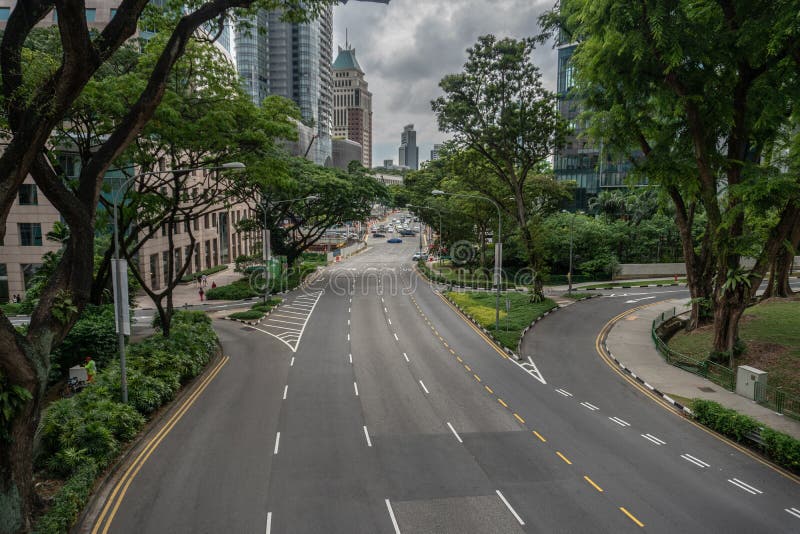 Verde Del Boulevard Del Frutteto in Grande Città Immagine Stock ...