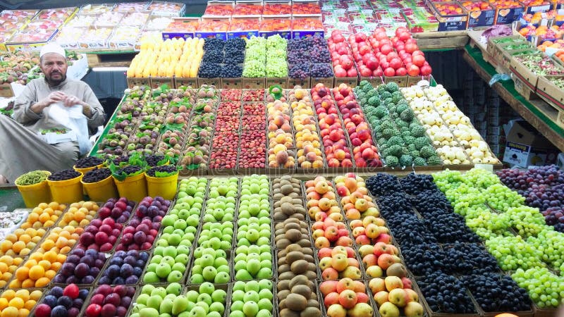 Verdulero de la calle fotografía editorial. Imagen de tropical - 95967137