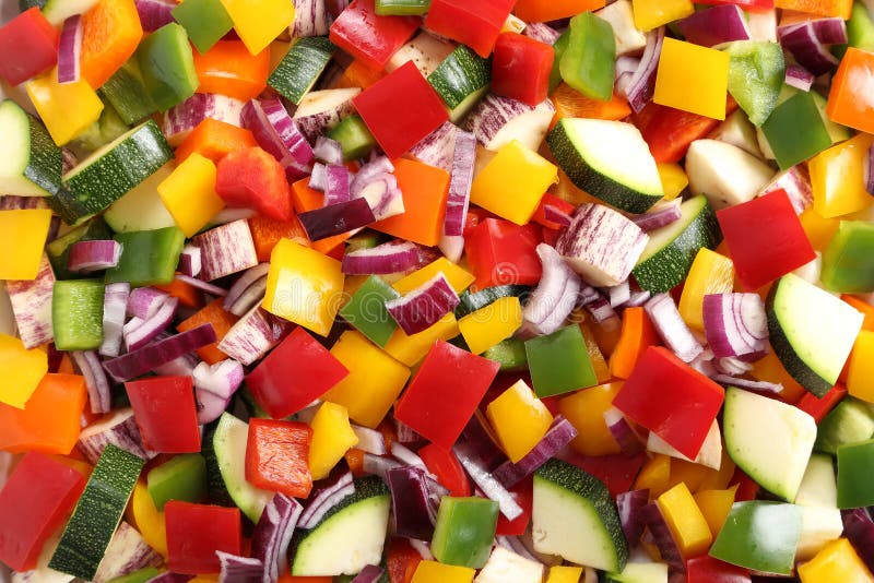 Verduras Cortadas En Cuadritos Imagen de archivo - Imagen de tajado ...