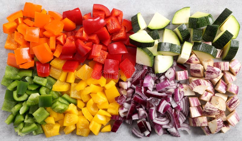 Verduras Cortadas En Cuadritos Imagen de archivo - Imagen de rebanado ...