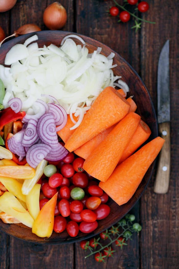 Verduras Cortadas Del Verano, Primer Foto de archivo - Imagen de verde ...