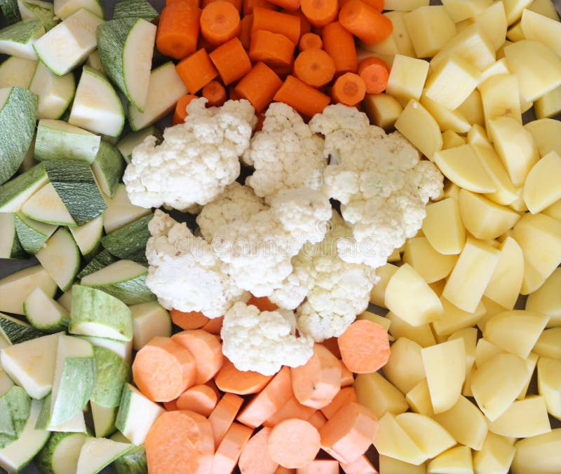 Verduras Cortadas Listas Para Cocer Imagen de archivo - Imagen de crudo ...