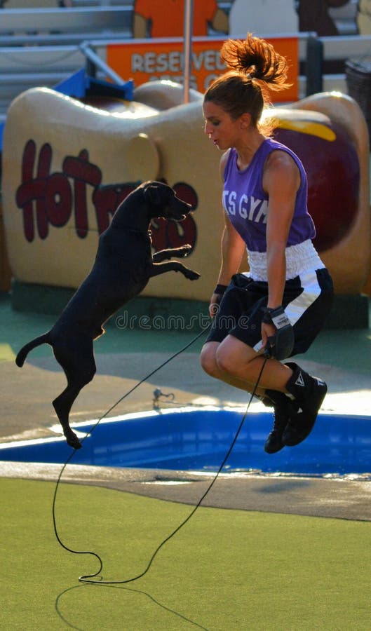Verfolgen Sie Ein Springendes Seil Des Trainers Redaktionelles Foto ...