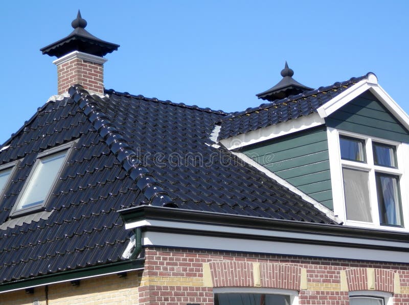 Verglaasde Daktegels Op De Beroemde St. Stephans Kathedraal Stock Foto ...