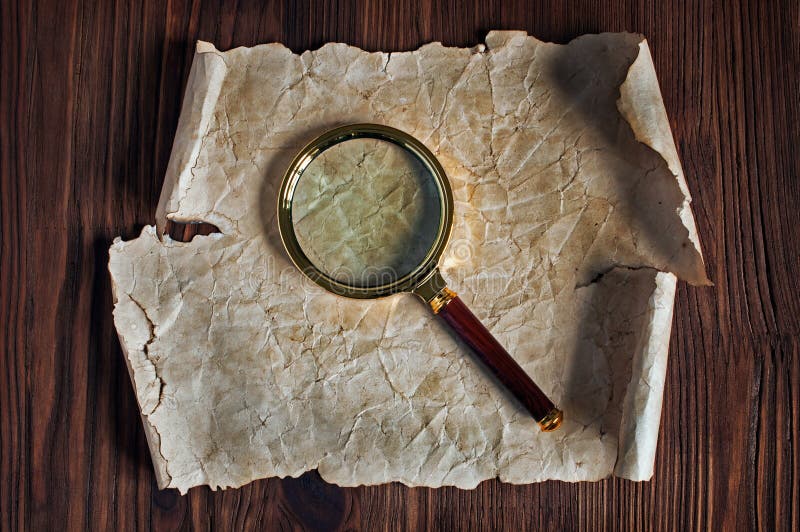 Vergrootglas En Oud Perkament Stock Foto - Image of instrument ...