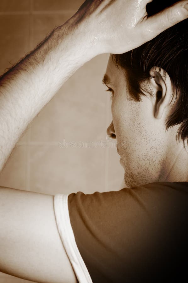 Verific o penteado. foto de stock. Imagem de homem, ocasional - 15922788