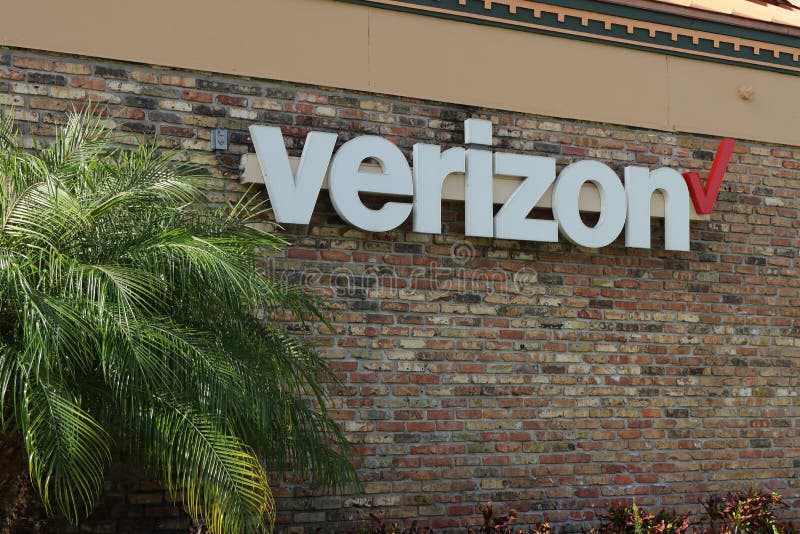 Verizon Sign on a Building in Miami, Florida. Editorial Photography ...