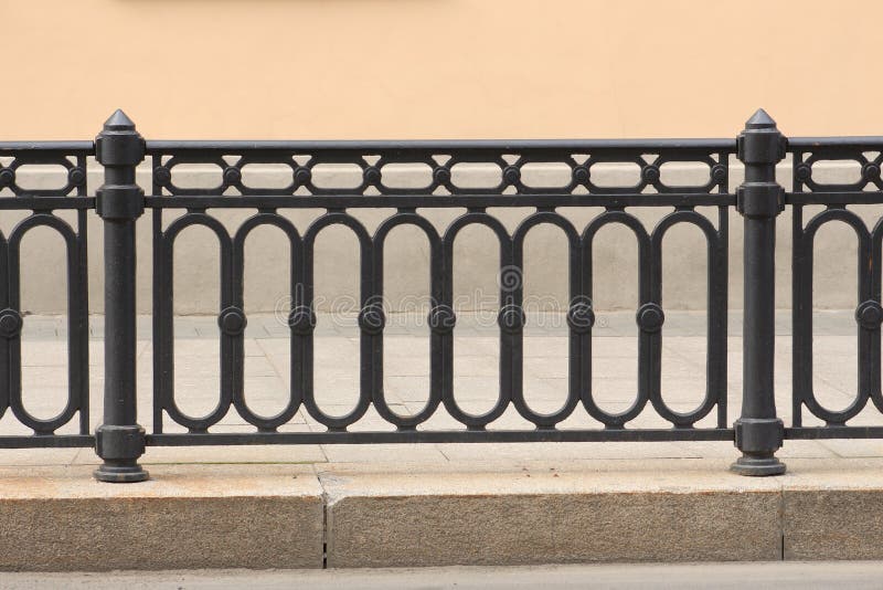 Verja en la costa imagen de archivo. Imagen de recorrido - 94875987