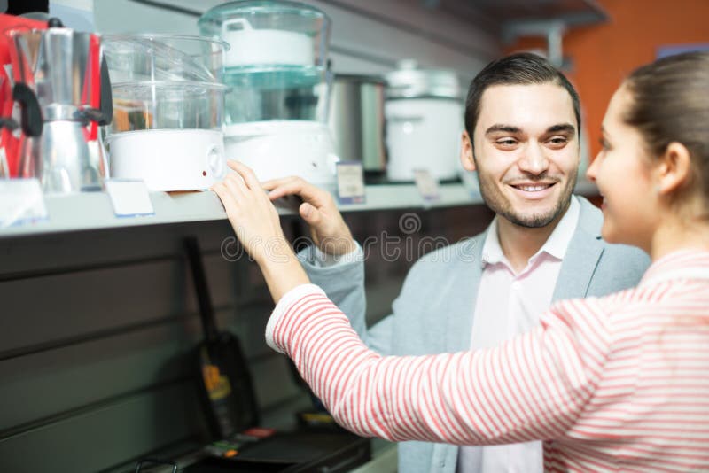 Verkoper Voor De Opslag Van Het Binnenlandse Keukenmeubilair Stock ...