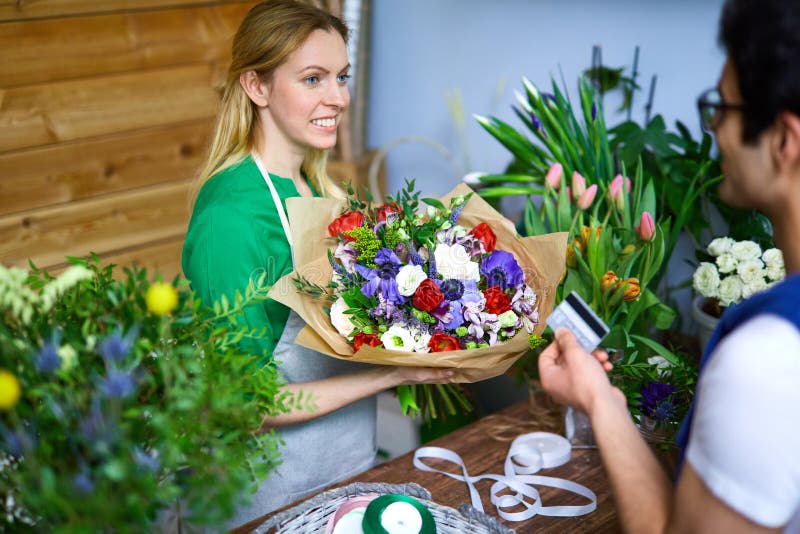 Verkoper van bloemen stock afbeelding. Image of maart - 88132973 Verkoper van bloemen stock afbeelding. Image of maart - 88132973