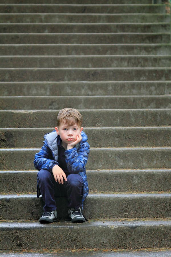 Vermoeid van het Wachten stock afbeelding. Afbeelding bestaande uit ...