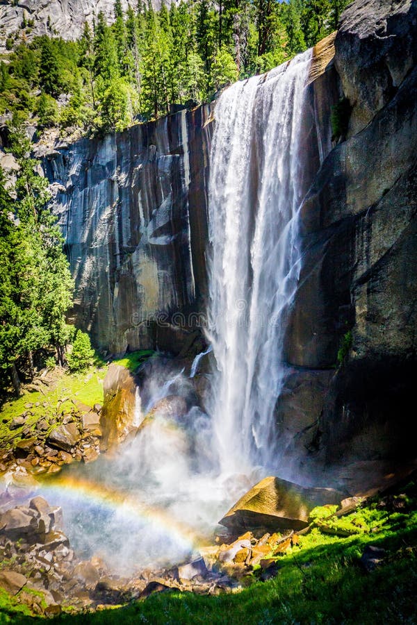 Vernal Falls Yosemite CA stock image. Image of forrest - 84571777