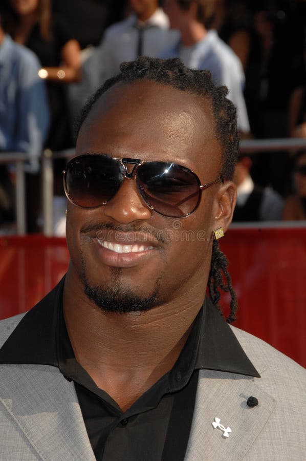 Vernon Davis editorial stock image. Image of 071608, awards - 38005039
