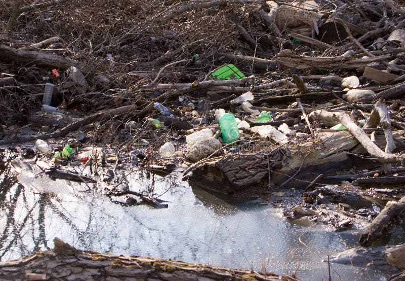 Vervuiling stock foto. Image of verontreinigd, troep, logboeken - 561786