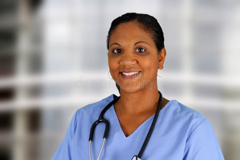 Verpleegster Staat in De Patiëntenkamer Met Een Serieuze Blik Stock ...