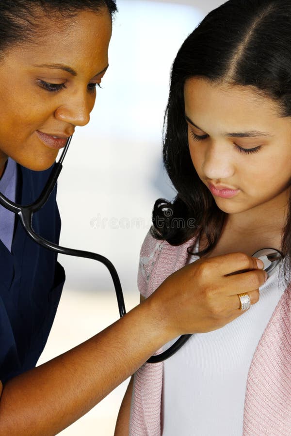 Verpleegster en Patiënt stock foto. Image of fysiek, minderheid - 24918948