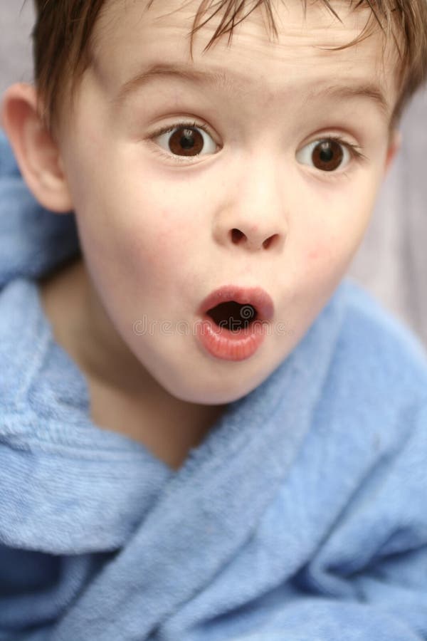 Verrassing van het kind stock afbeelding. Image of kind - 2429769