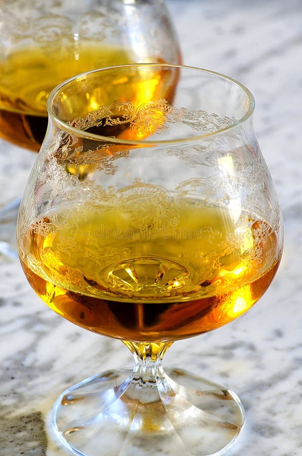 Verre Avec De L'alcool De Cognac Photo stock - Image du esprit, brandy ...