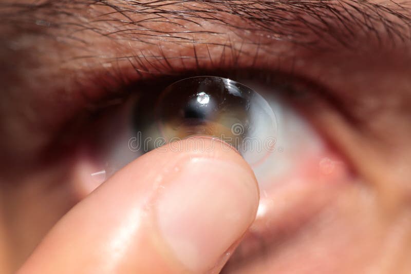 Verre De Contact Sur Le Placement D'oeil Image stock - Image du ...