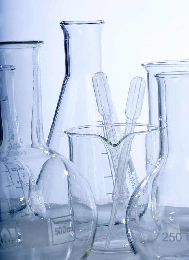 Verrerie Dans Le Laboratoire Photo stock - Image du médecine, verrerie ...
