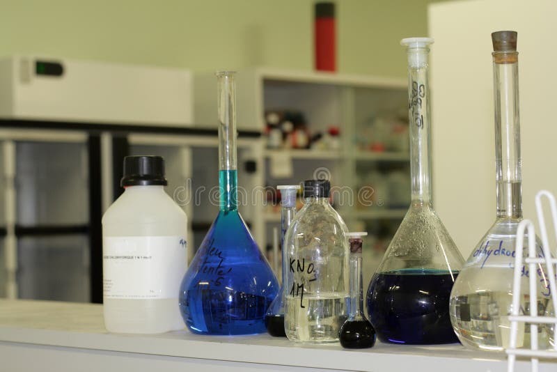 Verrerie De Laboratoire Chimie Photos Stock - Téléchargez 23,430 Photos ...