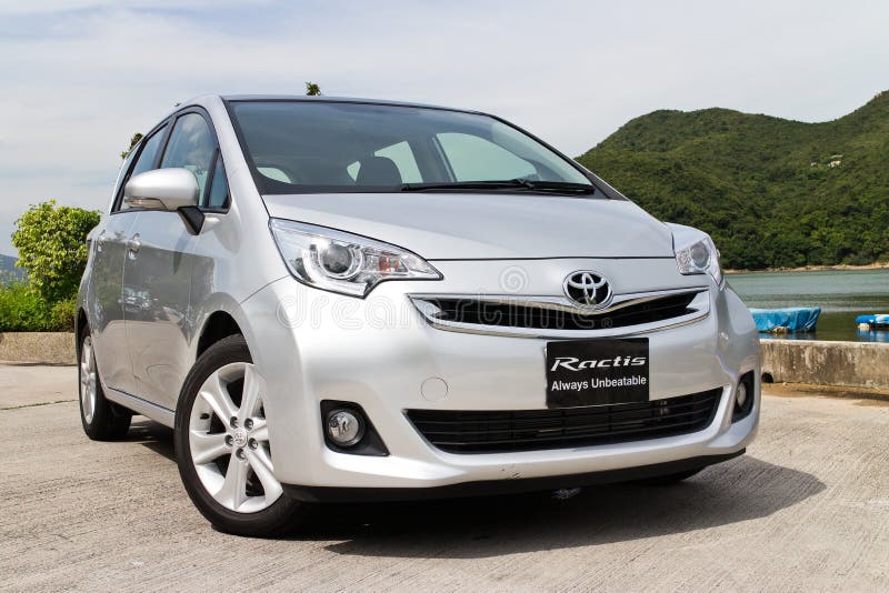 Interior Da Versão 2014 De Toyota Ractis Japão Foto Editorial - Imagem ...