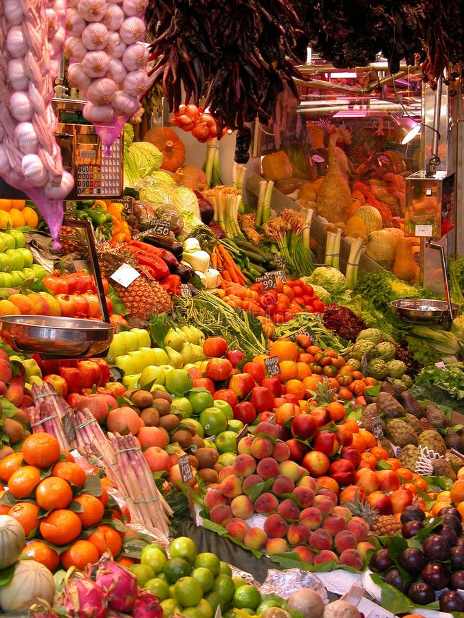 Vers Fruit En Groenten Bij Marktkraam Stock Afbeelding - Image of ...