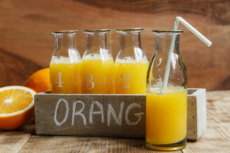 Vers Gedrukt Jus D'orange in Een Fles Stock Foto - Image of fles ...