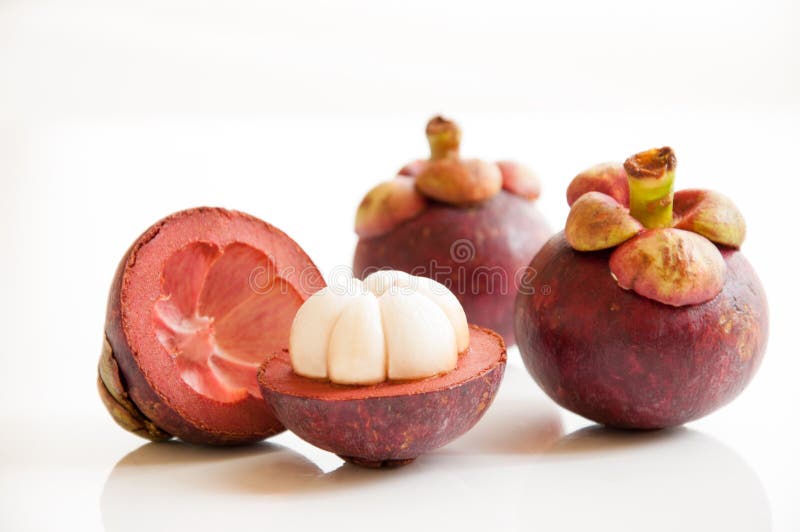 Verse mangosteen vrucht stock afbeelding. Image of opbrengst - 26467941