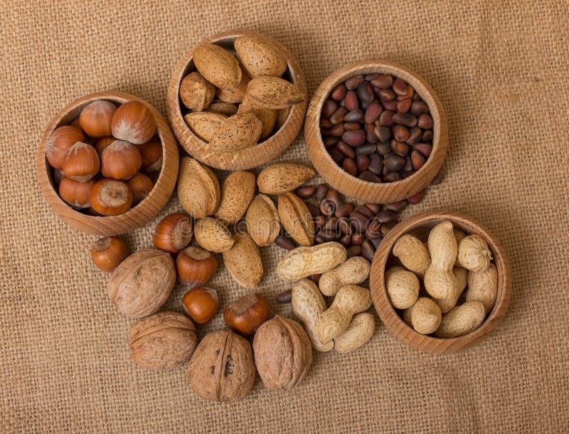 Verschiedene Arten Der Muttern Stockfoto - Bild von muttern, schale ...