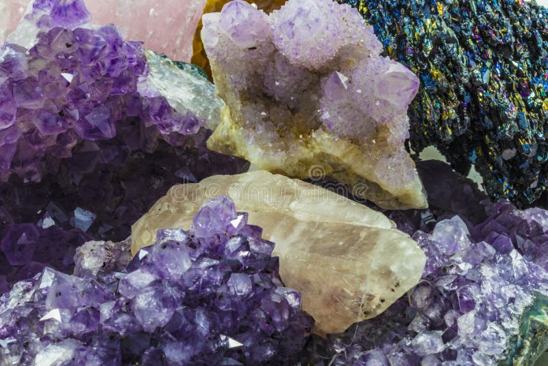 Verschiedene Kristalle, Welche Die Wort Kristalle Buchstabieren ...