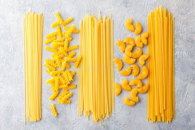 Verschiedene Typen Von Teigwaren Stockfoto - Bild von abendessen ...