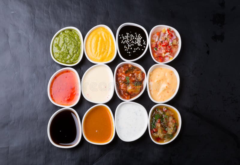 4 Soorten Sauzen Voor Verschillende Soorten Levensmiddelen. Stock Foto ...