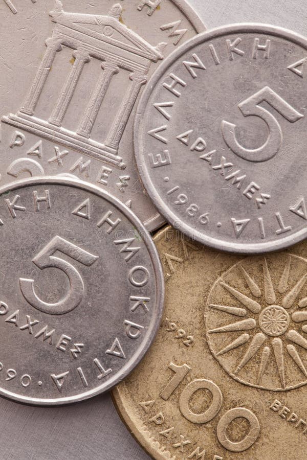 Griekse Drachmemuntstukken Op Witte Stenen Stock Foto - Image of crisis ...