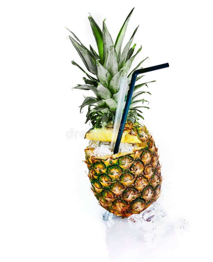 Verse Ananas Met Ijs En Buisjes Stock Afbeelding - Image of vrucht ...