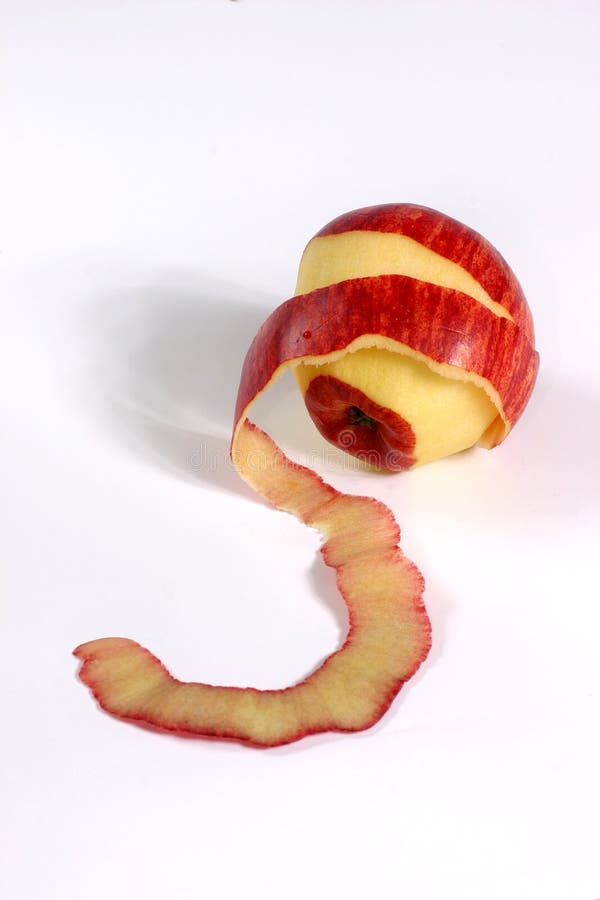 Rood appel, schil en mes stock foto. Afbeelding bestaande uit zoet ...