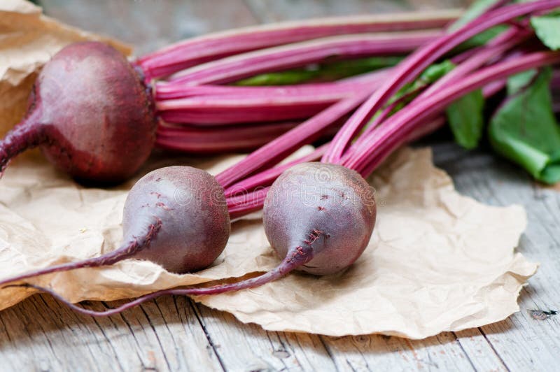 Verse, rode bieten stock foto. Image of biet, vers, blad - 59537554