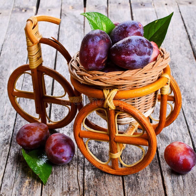 Verse pruim stock foto. Image of voorwerp, purper, sappig - 57539054