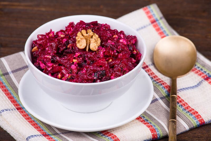 Verse Salade Met Biet En Okkernoten Stock Afbeelding - Image of snoep ...