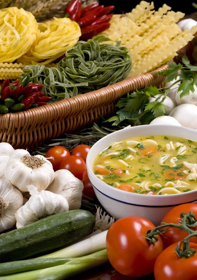 Verse soep stock foto. Image of dieet, wortel, erwten - 27833156