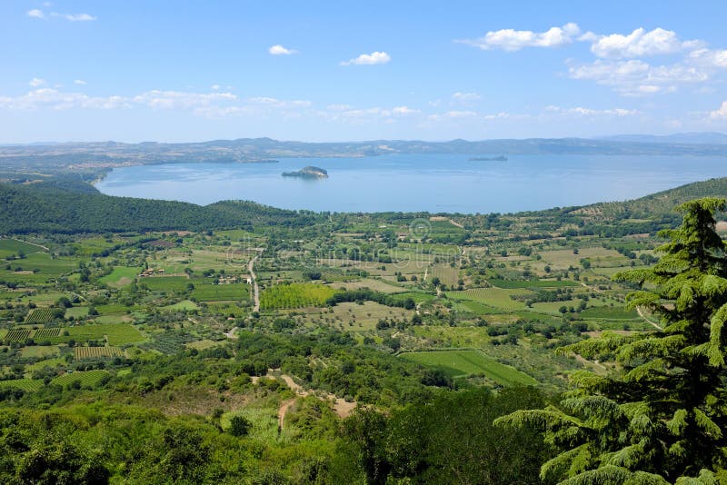Version Au Sol De Lac Bolsena En Italie Image stock - Image du nature ...